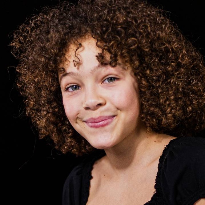Charlie Pierre - Comédienne | Qui Joue Qui