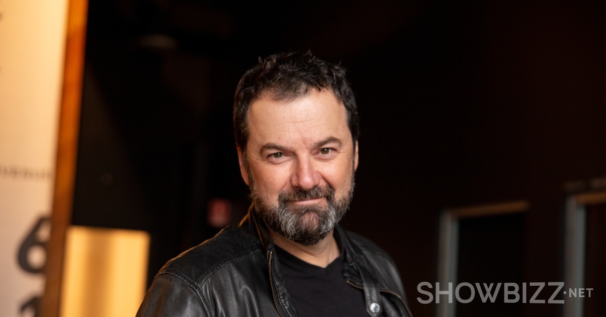 Jeff Boudreault pose avec son amoureuse