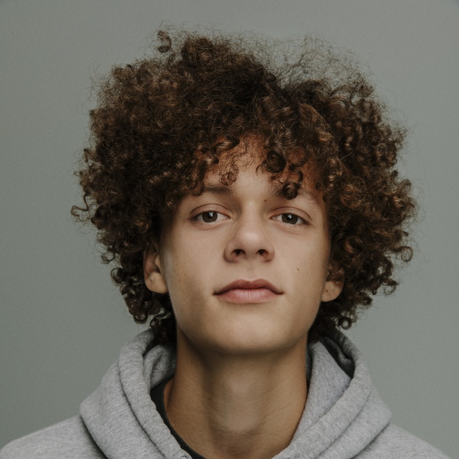 Lévi Doré - Comédien, Acteur | Qui Joue Qui