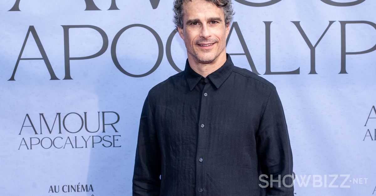 Patrick Hivon pose avec ses deux enfants sur le tapis rouge du film ...