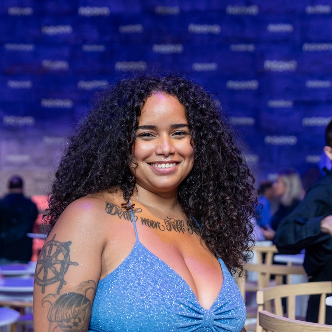 Érika Suarez - Comédienne | Qui Joue Qui