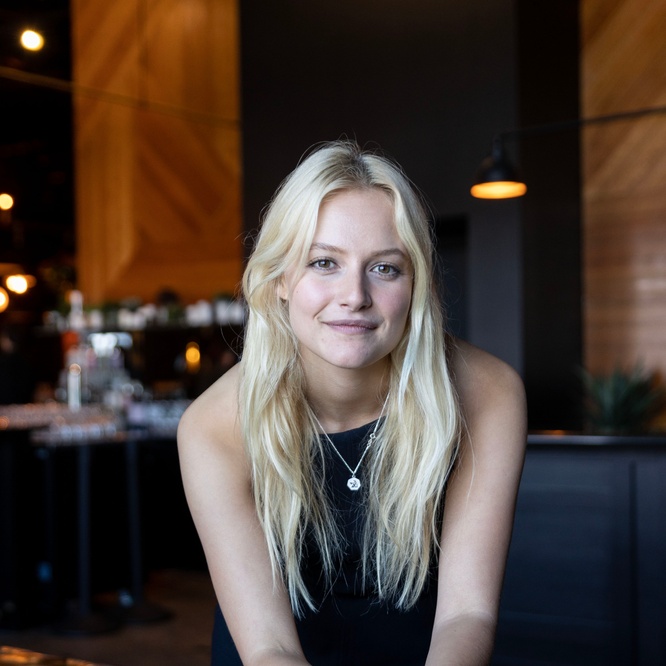 Audrey Price - Comédienne | Qui Joue Qui