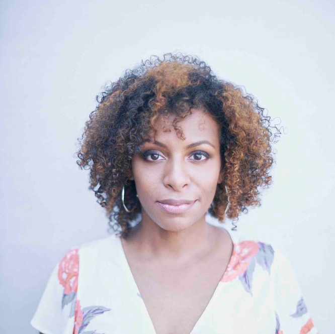 Sharon James - Comédienne | Qui Joue Qui