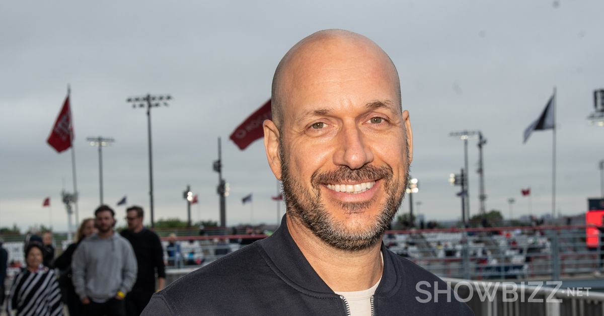 Le fils de Martin Matte chante pour son père à son En direct de l'univers