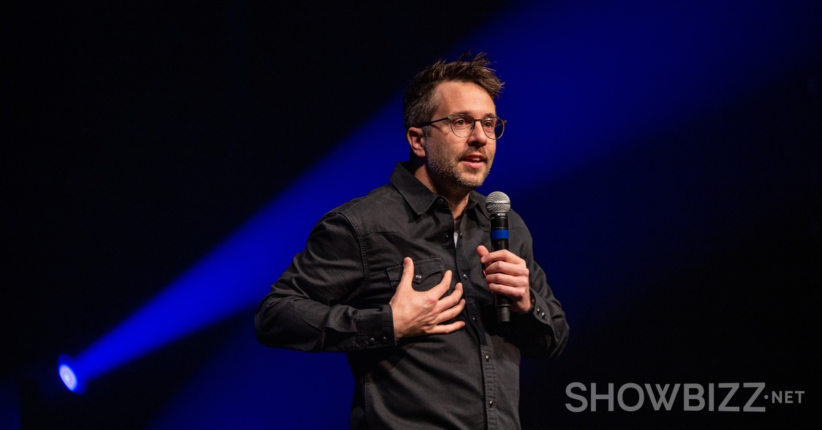 Alexandre Barrette - Comédien, Animateur, Auteur