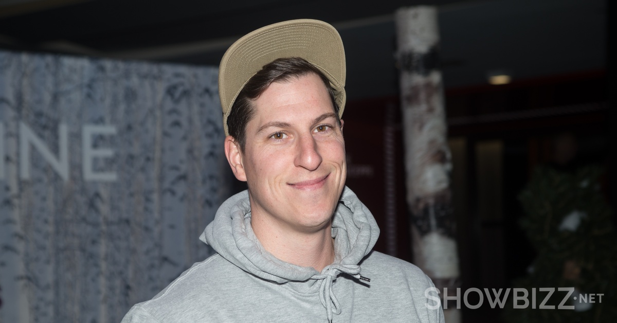 Il perd un contrat parce qu'il y a trop de filles sur son compte Facebook