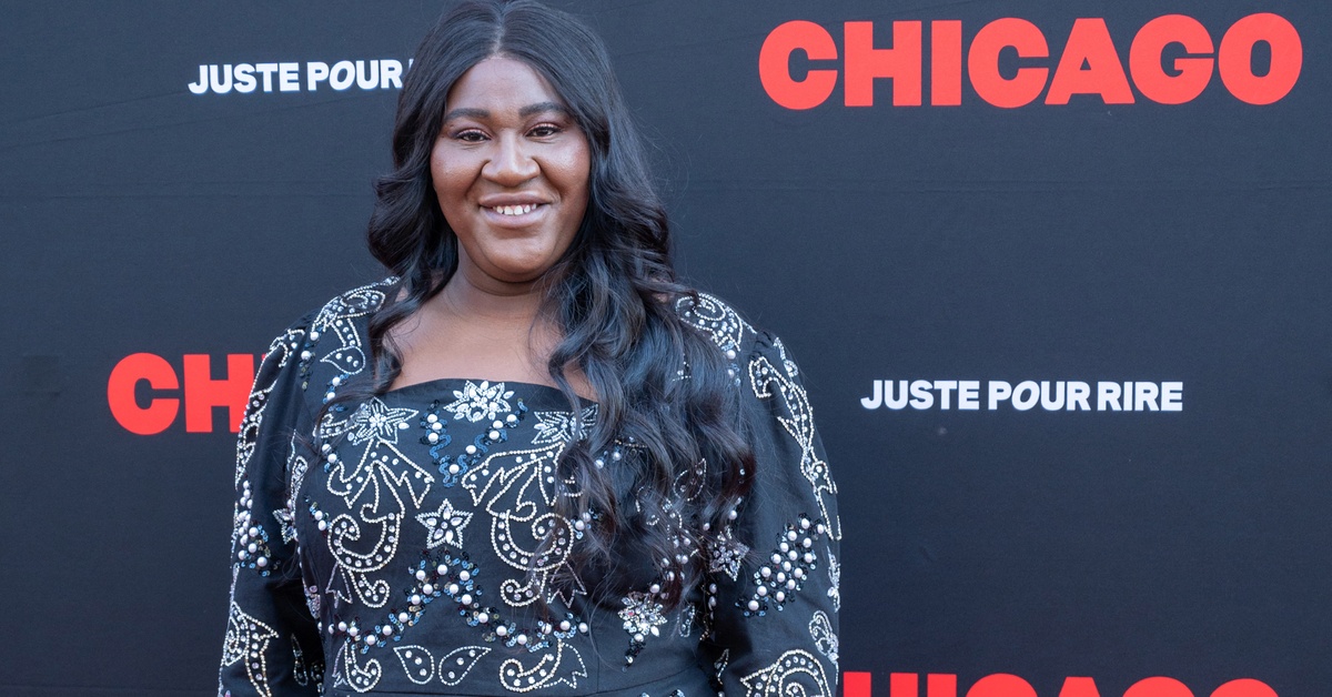 Les deux filles de Mélissa Bédard, Laylia et Elena, foulent le tapis ...